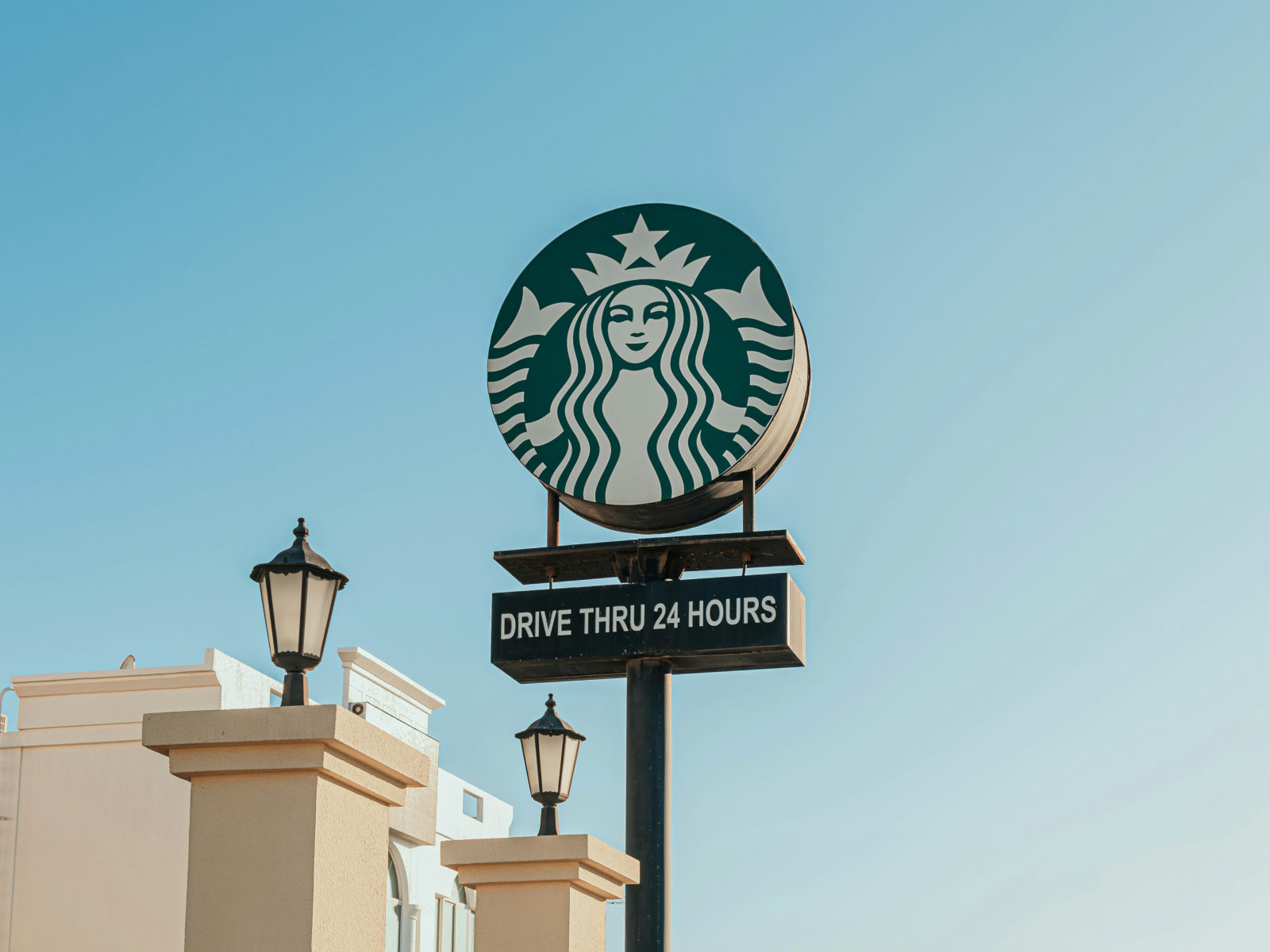 Starbucks’ Marketing Mix: 4P Analysis - Panmore